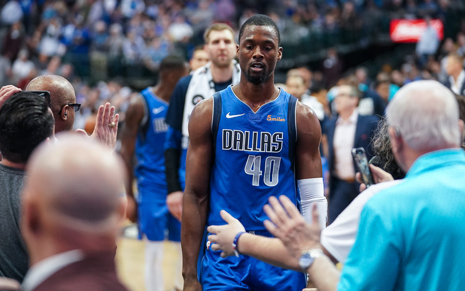 Mavs win just a footnote in crazy night at the AAC - Dallas Sports Fanatic